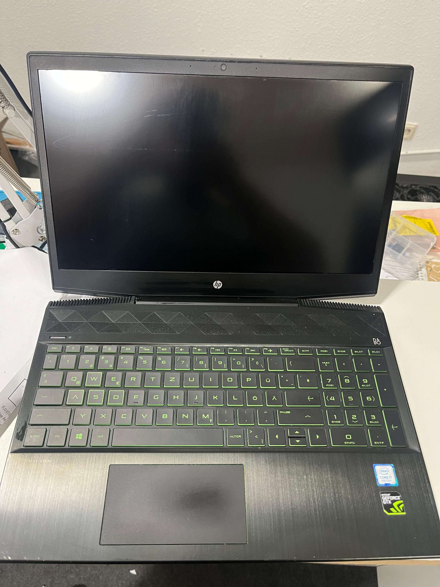 Laptop geht an aber kein Bild Oder Bild ohne Hintergrundbeleuchtung ...